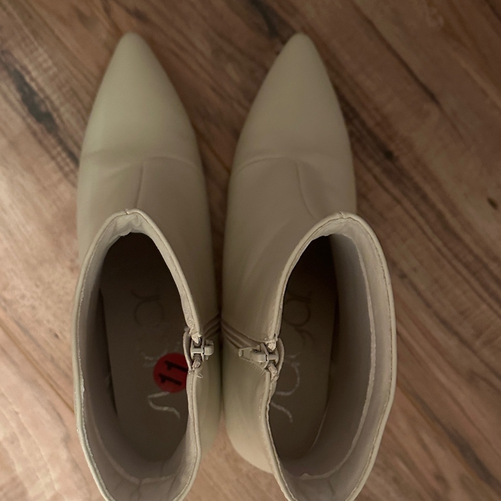 Chic Cream Pointed Toe Heels - Gem